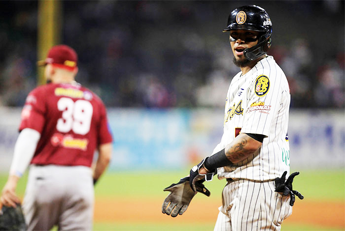 Leones derrota a Magallanes y queda como único líder del Round Robin