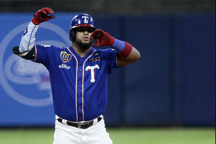 Tiburones se ensañó ante Caribes que no consigue el camino de la victoria