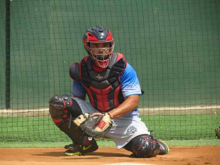 El pelotero venezolano Josmil Pinto sufrió accidente de tránsito