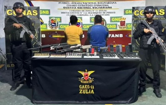 Detenidos dos extorsionadores tras enfrentarse a tiros con la GNB en el ... Detenidos dos extorsionadores tras enfrentarse a tiros con la GNB en el ...